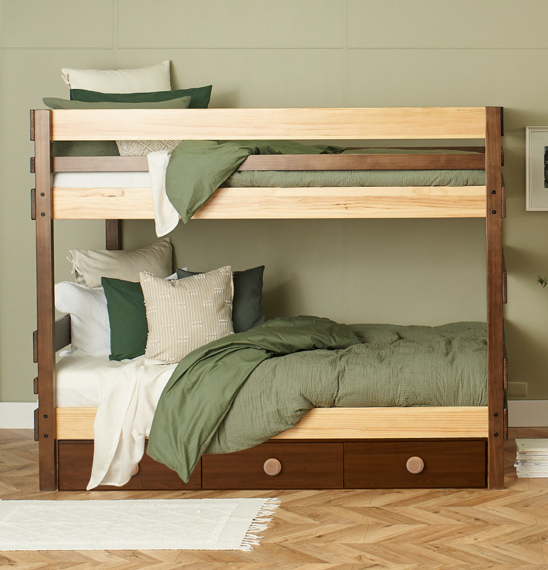 Bunk Bed with built in End Ladder – Bunkers.com.au